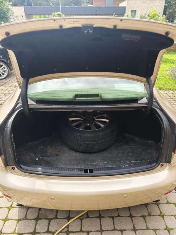 Yellow Lexus LS 250 2006 in Ukmerge, with an engine capacity of 2.50 L and mileage of 274 thousand km for 1450 €, photo 6 on AUTOMOTO.COM.LV