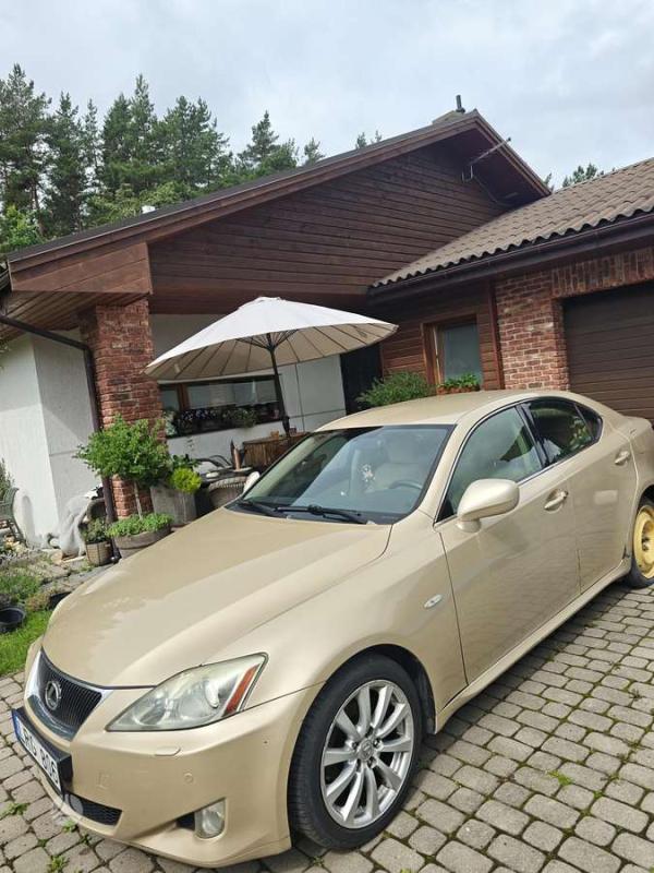 Yellow Lexus LS 250 2006 in Ukmerge, with an engine capacity of 2.50 L and mileage of 274 thousand km for 1450 €, photo 9 on AUTOMOTO.COM.LV