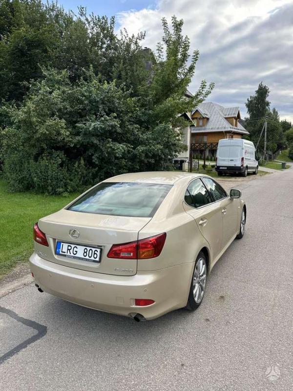 Yellow Lexus LS 250 2007 in Vilnius, with an engine capacity of 2.50 L and mileage of 273 thousand km for 3450 €, photo 4 on AUTOMOTO.COM.LV