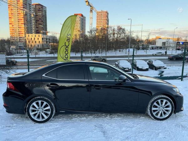 Black Lexus LS 300h 2013 in Vilnius, with an engine capacity of 2.49 L and mileage of 305 thousand km for 12000 €, photo 8 on AUTOMOTO.COM.LV