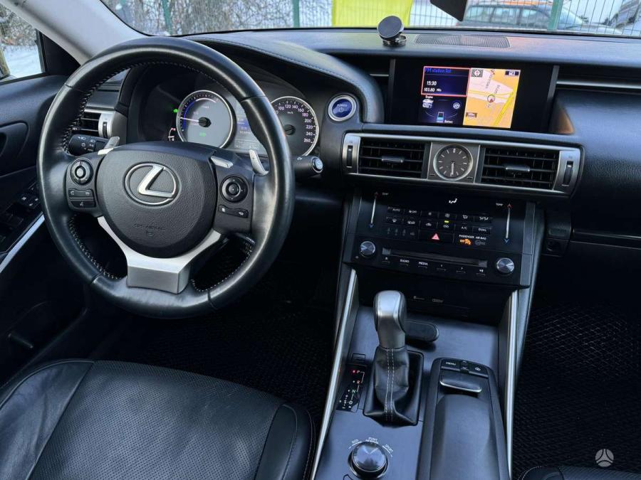 Black Lexus LS 300h 2013 in Vilnius, with an engine capacity of 2.49 L and mileage of 305 thousand km for 12000 €, photo 12 on AUTOMOTO.COM.LV