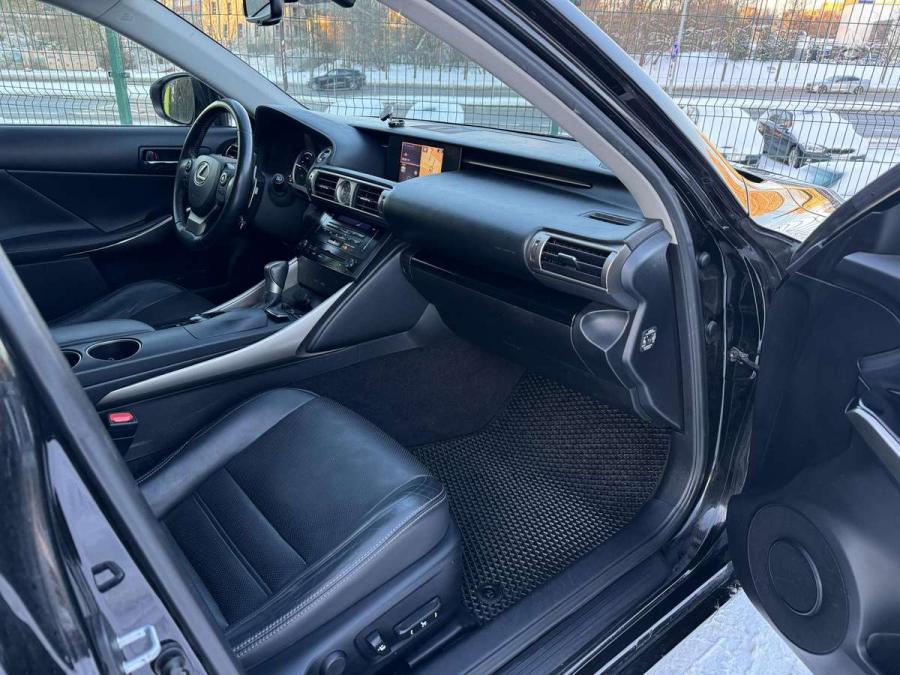 Black Lexus LS 300h 2013 in Vilnius, with an engine capacity of 2.49 L and mileage of 305 thousand km for 12000 €, photo 16 on AUTOMOTO.COM.LV