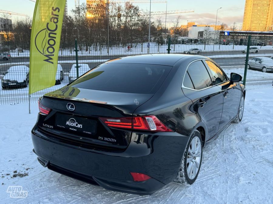 Black Lexus LS 300h 2013 in Vilnius, with an engine capacity of 2.50 L and mileage of 305 thousand km for 11500 €, photo 6 on AUTOMOTO.COM.LV