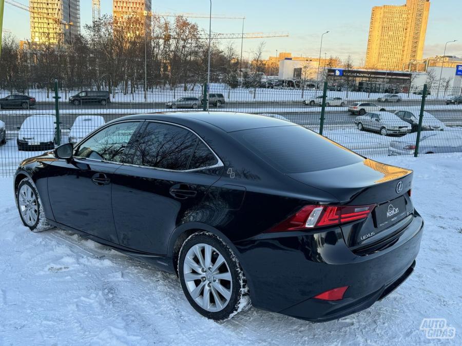 Black Lexus LS 300h 2013 in Vilnius, with an engine capacity of 2.50 L and mileage of 305 thousand km for 11500 €, photo 7 on AUTOMOTO.COM.LV