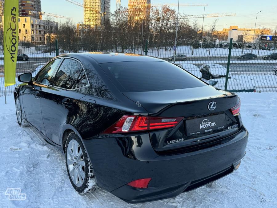 Black Lexus LS 300h 2013 in Vilnius, with an engine capacity of 2.50 L and mileage of 305 thousand km for 11500 €, photo 8 on AUTOMOTO.COM.LV