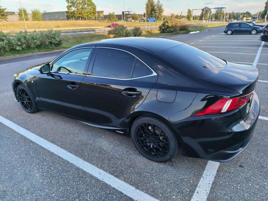 Melns Lexus LS 300h 2013 Viļņa, ar dzinēja tilpumu 2.49 L un nobraukumu 329 tūkst. km par 10000 €, foto 11 vietnē AUTOMOTO.COM.LV