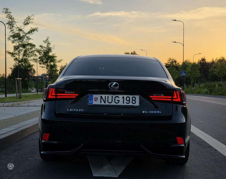 Black Lexus LS 300h 2014 in Vilnius, with an engine capacity of 2.49 L and mileage of 297 thousand km for 13700 €, photo 4 on AUTOMOTO.COM.LV
