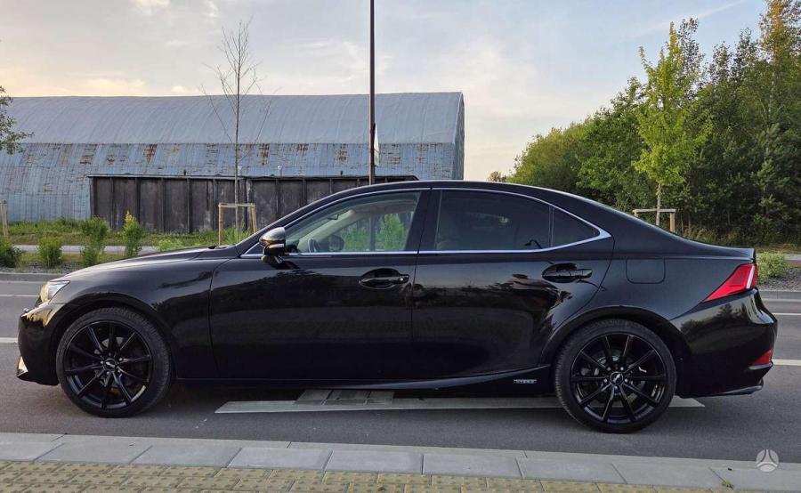 Black Lexus LS 300h 2014 in Vilnius, with an engine capacity of 2.49 L and mileage of 297 thousand km for 13700 €, photo 6 on AUTOMOTO.COM.LV