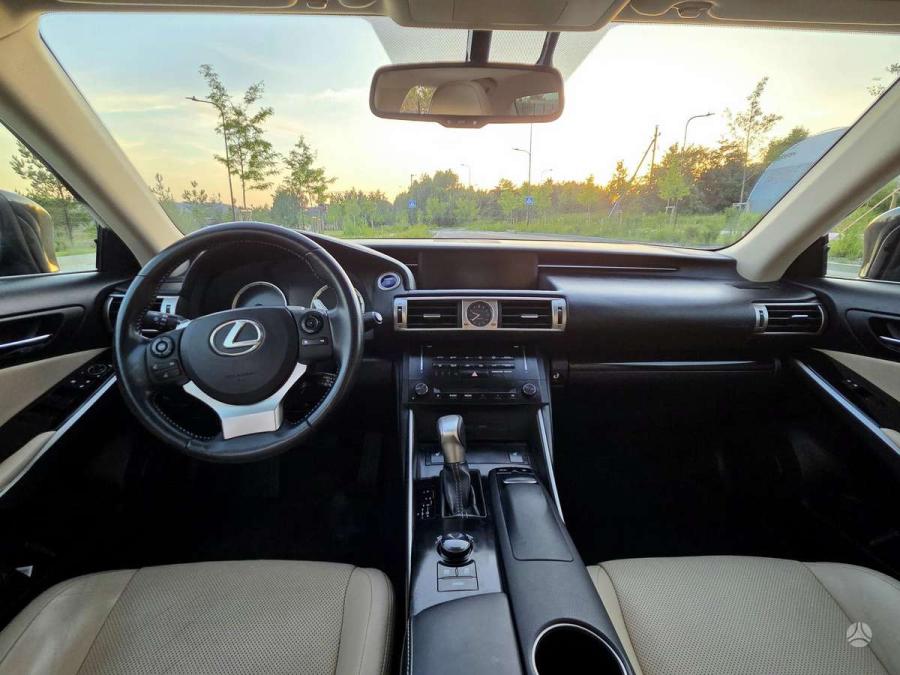 Black Lexus LS 300h 2014 in Vilnius, with an engine capacity of 2.49 L and mileage of 297 thousand km for 13700 €, photo 16 on AUTOMOTO.COM.LV