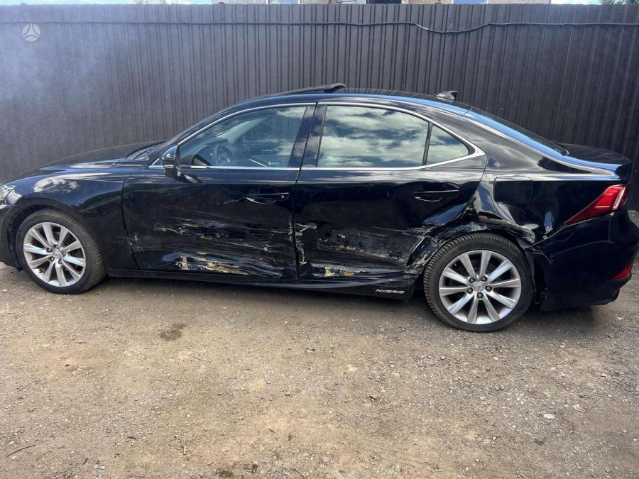 Black Lexus LS 300h 2014 in Kaunas, with an engine capacity of 2.49 L and mileage of 250 thousand km for 7400 €, photo 6 on AUTOMOTO.COM.LV