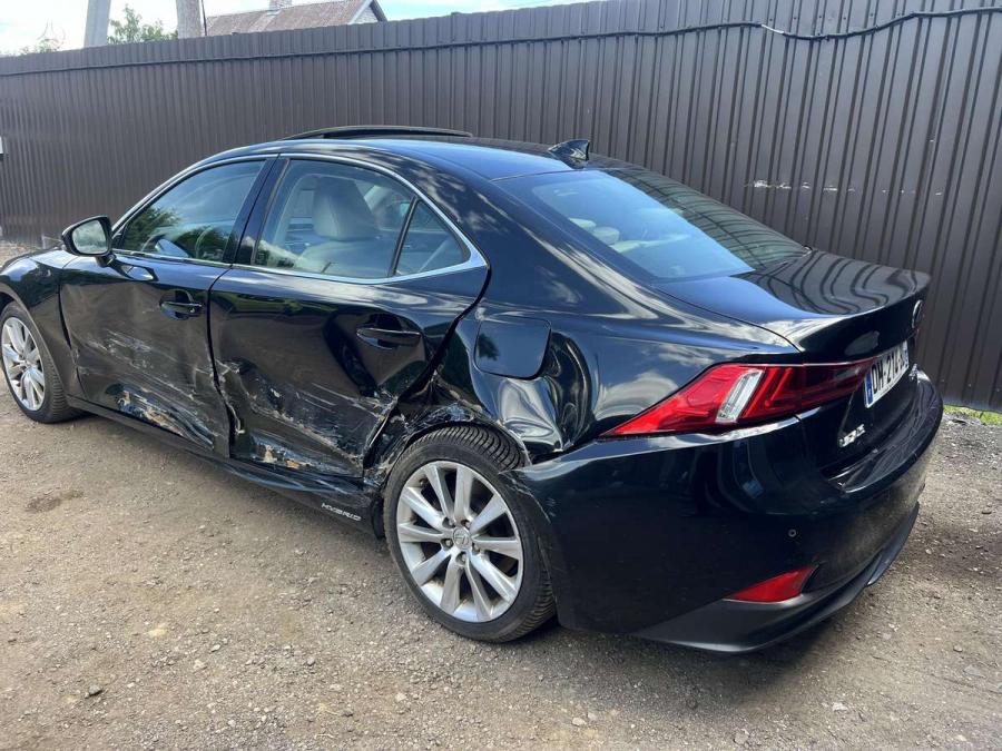 Black Lexus LS 300h 2014 in Kaunas, with an engine capacity of 2.49 L and mileage of 250 thousand km for 7400 €, photo 8 on AUTOMOTO.COM.LV