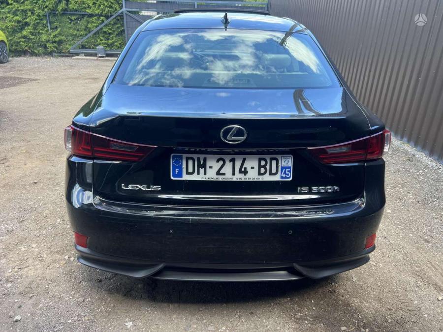 Black Lexus LS 300h 2014 in Kaunas, with an engine capacity of 2.49 L and mileage of 250 thousand km for 7400 €, photo 9 on AUTOMOTO.COM.LV