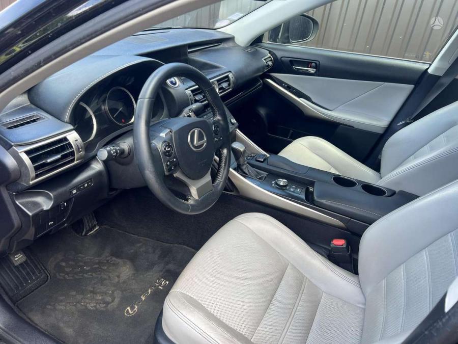 Black Lexus LS 300h 2014 in Kaunas, with an engine capacity of 2.49 L and mileage of 250 thousand km for 7400 €, photo 10 on AUTOMOTO.COM.LV
