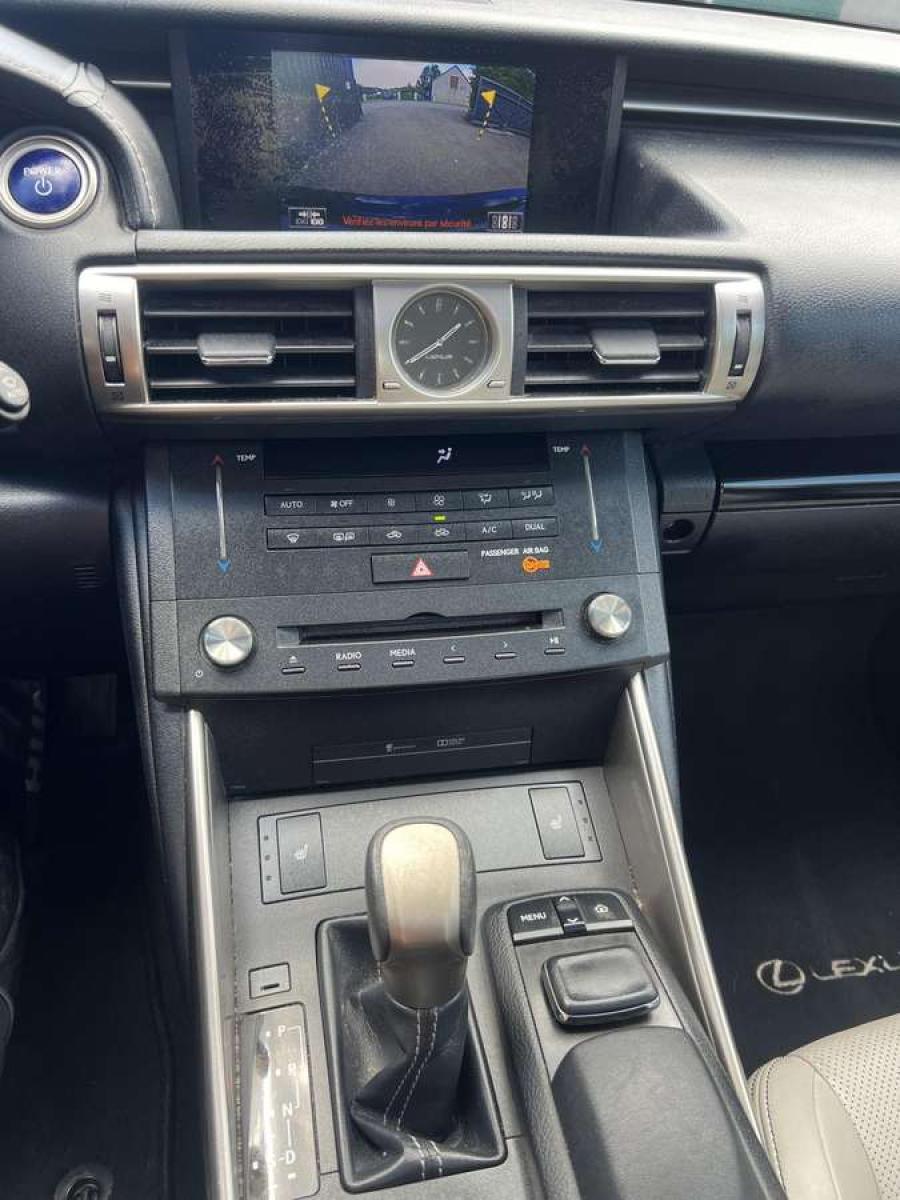 Black Lexus LS 300h 2014 in Kaunas, with an engine capacity of 2.49 L and mileage of 250 thousand km for 7400 €, photo 12 on AUTOMOTO.COM.LV