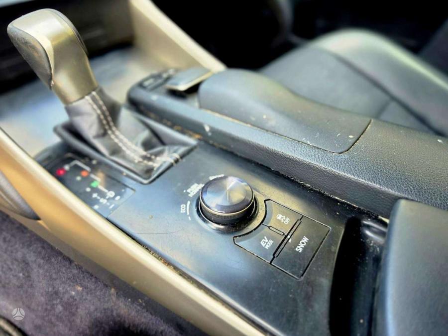 Черный Лексус LS 300h 2014 в Таураге, объемом двигателя 2.49 л и пробегом 248 тыс. км за 8300 €, фото 32 на AUTOMOTO.COM.LV