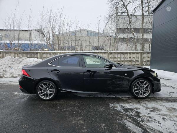 Melns Lexus LS 300h 2015 Kauņa, ar dzinēja tilpumu 2.49 L un nobraukumu 243 tūkst. km par 6900 €, foto 5 vietnē AUTOMOTO.COM.LV
