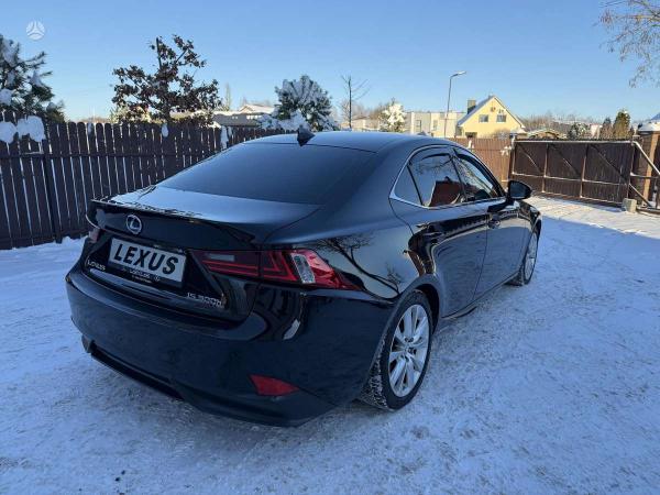 Black Lexus LS 300h 2015 in Vilnius, with an engine capacity of 2.49 L and mileage of 199 thousand km for 15000 €, photo 7 on AUTOMOTO.COM.LV