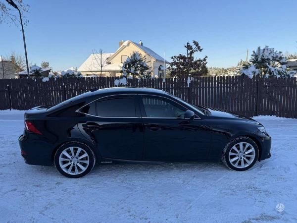 Black Lexus LS 300h 2015 in Vilnius, with an engine capacity of 2.49 L and mileage of 199 thousand km for 15000 €, photo 8 on AUTOMOTO.COM.LV