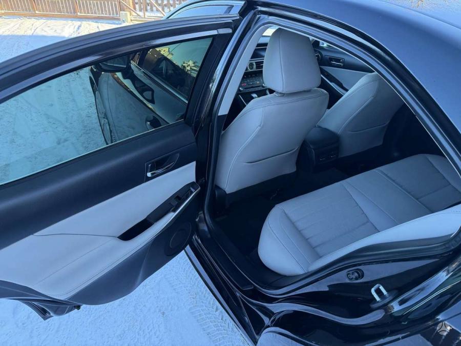 Melns Lexus LS 300h 2015 Viļņa, ar dzinēja tilpumu 2.49 L un nobraukumu 199 tūkst. km par 15000 €, foto 12 vietnē AUTOMOTO.COM.LV
