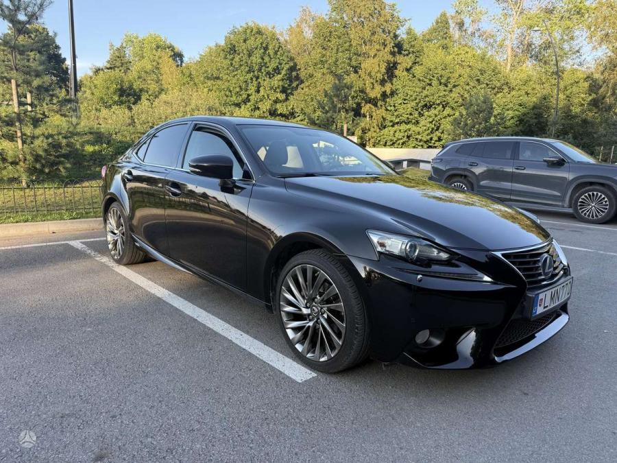 Black Lexus LS 300h 2015 in Klaipeda, with an engine capacity of 2.49 L and mileage of 214 thousand km for 14900 €, photo 1 on AUTOMOTO.COM.LV