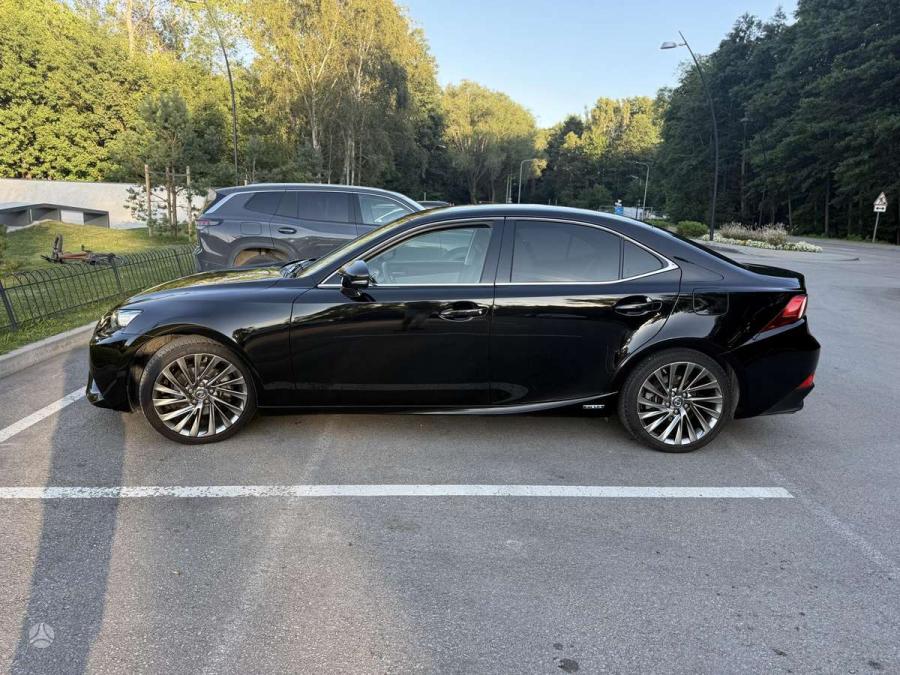 Black Lexus LS 300h 2015 in Klaipeda, with an engine capacity of 2.49 L and mileage of 214 thousand km for 14900 €, photo 4 on AUTOMOTO.COM.LV