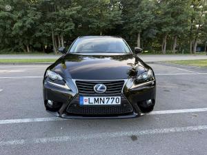 Black Lexus LS 300h 2015 in Klaipeda, with an engine capacity of 2.49 L and mileage of 214 thousand km for 14900 €, photo 6 on AUTOMOTO.COM.LV