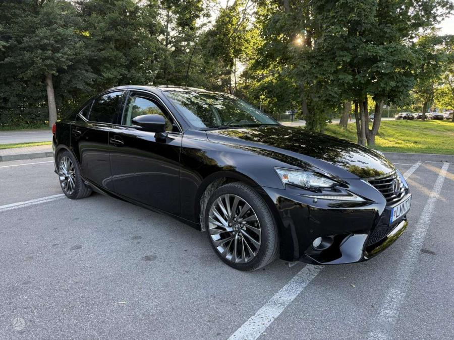 Black Lexus LS 300h 2015 in Klaipeda, with an engine capacity of 2.49 L and mileage of 214 thousand km for 14900 €, photo 9 on AUTOMOTO.COM.LV
