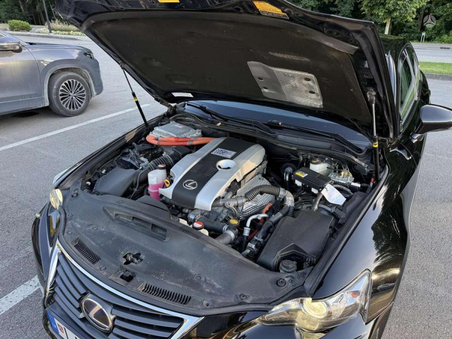 Black Lexus LS 300h 2015 in Klaipeda, with an engine capacity of 2.49 L and mileage of 214 thousand km for 14900 €, photo 12 on AUTOMOTO.COM.LV