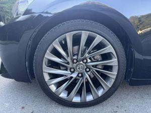 Black Lexus LS 300h 2015 in Klaipeda, with an engine capacity of 2.49 L and mileage of 214 thousand km for 14900 €, photo 14 on AUTOMOTO.COM.LV