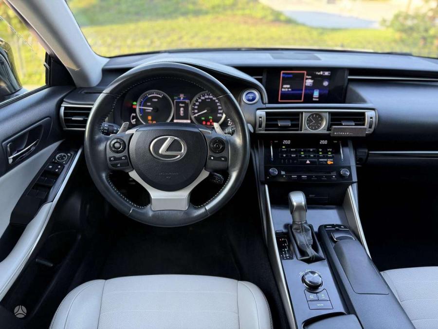 Black Lexus LS 300h 2015 in Klaipeda, with an engine capacity of 2.49 L and mileage of 214 thousand km for 14900 €, photo 22 on AUTOMOTO.COM.LV