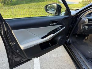 Black Lexus LS 300h 2015 in Klaipeda, with an engine capacity of 2.49 L and mileage of 214 thousand km for 14900 €, photo 30 on AUTOMOTO.COM.LV