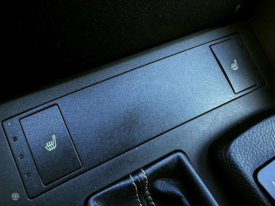 Black Lexus LS 300h 2015 in Kaunas, with an engine capacity of 2.49 L and mileage of 319 thousand km for 12300 €, photo 12 on AUTOMOTO.COM.LV