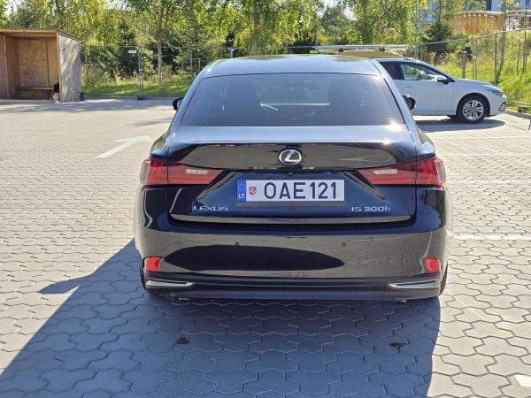 Melns Lexus LS 300h 2016 Viļņa, ar dzinēja tilpumu 2.49 L un nobraukumu 180 tūkst. km par 15500 €, foto 5 vietnē AUTOMOTO.COM.LV