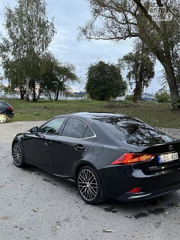 Melns Lexus LS 300h 2017 Marijampole, ar dzinēja tilpumu 2.50 L un nobraukumu 246 tūkst. km par 17800 €, foto 4 vietnē AUTOMOTO.COM.LV