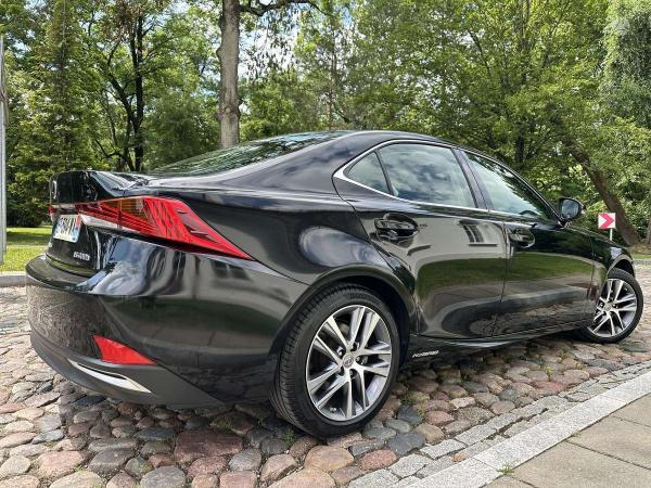 Black Lexus LS 300h 2018 in Kaunas, with an engine capacity of 2.50 L and mileage of 118 thousand km for 20500 €, photo 4 on AUTOMOTO.COM.LV
