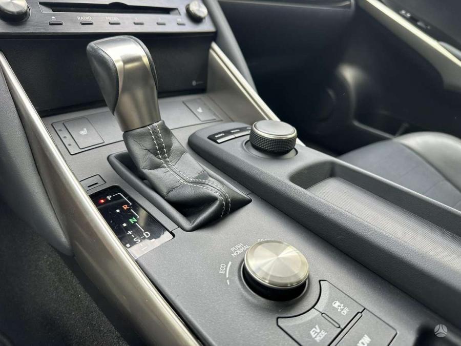 Melns Lexus LS 300h 2018 Kauņa, ar dzinēja tilpumu 2.50 L un nobraukumu 118 tūkst. km par 20500 €, foto 16 vietnē AUTOMOTO.COM.LV