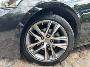 Melns Lexus LS 300h 2018 Kauņa, ar dzinēja tilpumu 2.50 L un nobraukumu 118 tūkst. km par 20500 €, foto 19 vietnē AUTOMOTO.COM.LV