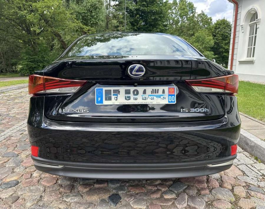 Melns Lexus LS 300h 2018 Kauņa, ar dzinēja tilpumu 2.50 L un nobraukumu 118 tūkst. km par 20500 €, foto 27 vietnē AUTOMOTO.COM.LV