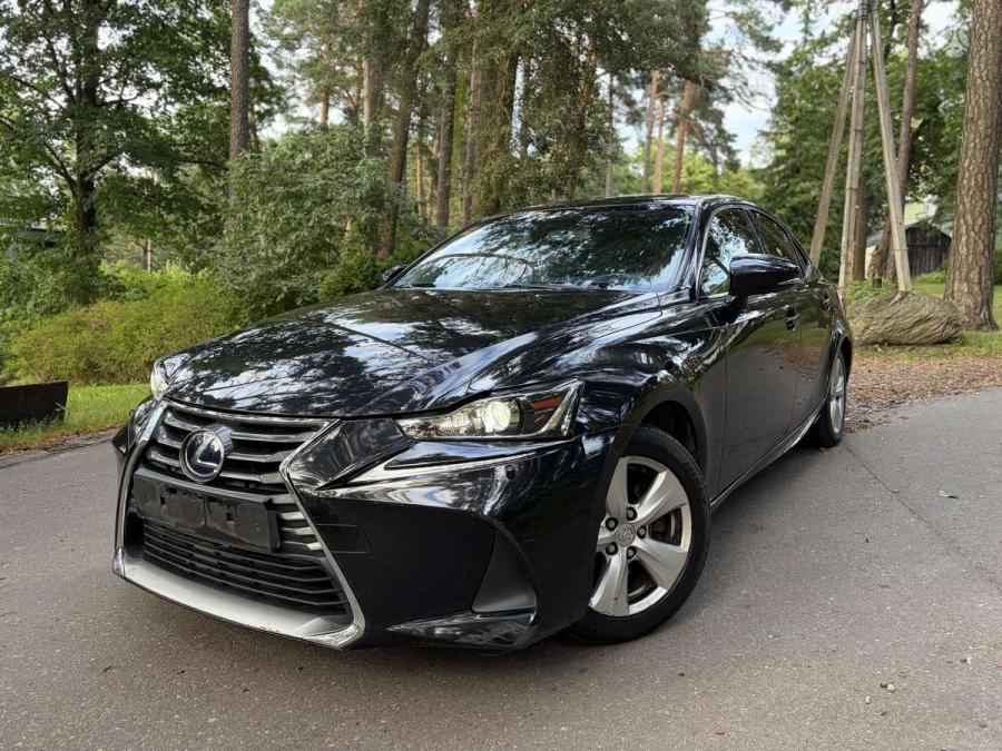 Black Lexus LS 300h 2018 in Vilnius, with an engine capacity of 2.50 L and mileage of 330 thousand km for 8000 €, photo 1 on AUTOMOTO.COM.LV