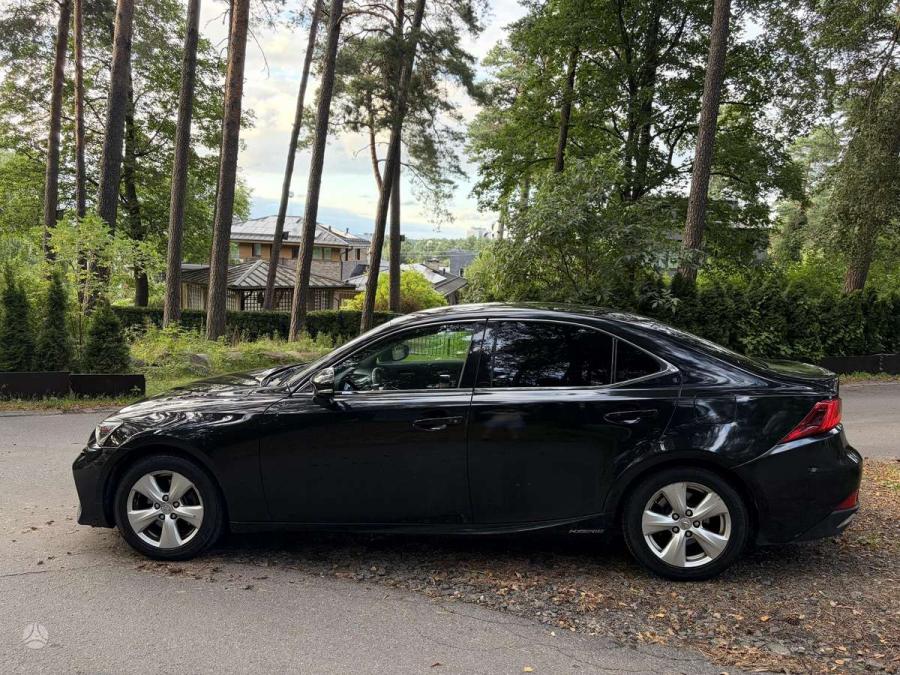 Black Lexus LS 300h 2018 in Vilnius, with an engine capacity of 2.50 L and mileage of 330 thousand km for 8000 €, photo 3 on AUTOMOTO.COM.LV