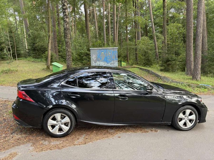 Black Lexus LS 300h 2018 in Vilnius, with an engine capacity of 2.50 L and mileage of 330 thousand km for 8000 €, photo 7 on AUTOMOTO.COM.LV