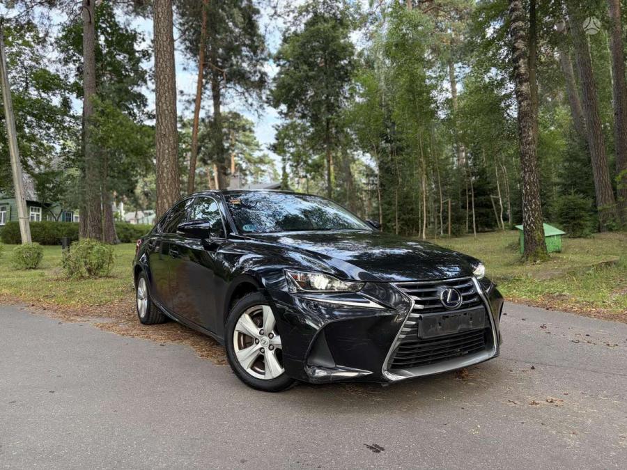 Black Lexus LS 300h 2018 in Vilnius, with an engine capacity of 2.50 L and mileage of 330 thousand km for 8000 €, photo 8 on AUTOMOTO.COM.LV