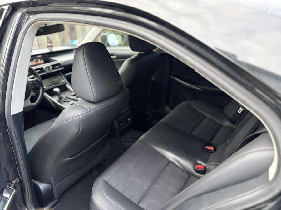 Black Lexus LS 300h 2018 in Vilnius, with an engine capacity of 2.50 L and mileage of 330 thousand km for 8000 €, photo 12 on AUTOMOTO.COM.LV