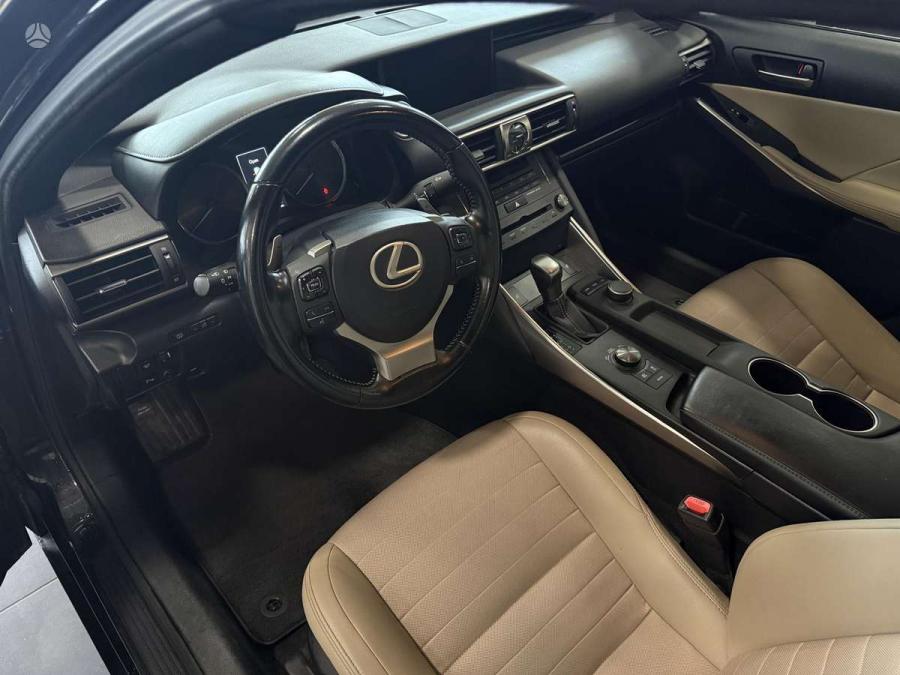 Melns Lexus LS 300h 2020 Viļņa, ar dzinēja tilpumu 2.49 L un nobraukumu 99 tūkst. km par 21888 €, foto 19 vietnē AUTOMOTO.COM.LV