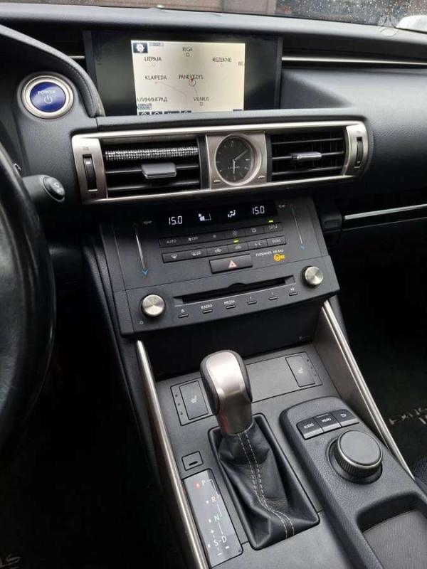 Zils Lexus LS 300h 2015 Panevēža, ar dzinēja tilpumu 2.49 L un nobraukumu 352 tūkst. km par 9700 €, foto 9 vietnē AUTOMOTO.COM.LV