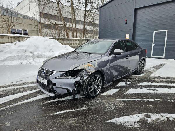 Pelēks Lexus LS 300h 2013 Kauņa, ar dzinēja tilpumu 2.49 L un nobraukumu 236 tūkst. km par 7400 €, foto 3 vietnē AUTOMOTO.COM.LV