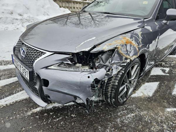 Pelēks Lexus LS 300h 2013 Kauņa, ar dzinēja tilpumu 2.49 L un nobraukumu 236 tūkst. km par 7400 €, foto 9 vietnē AUTOMOTO.COM.LV