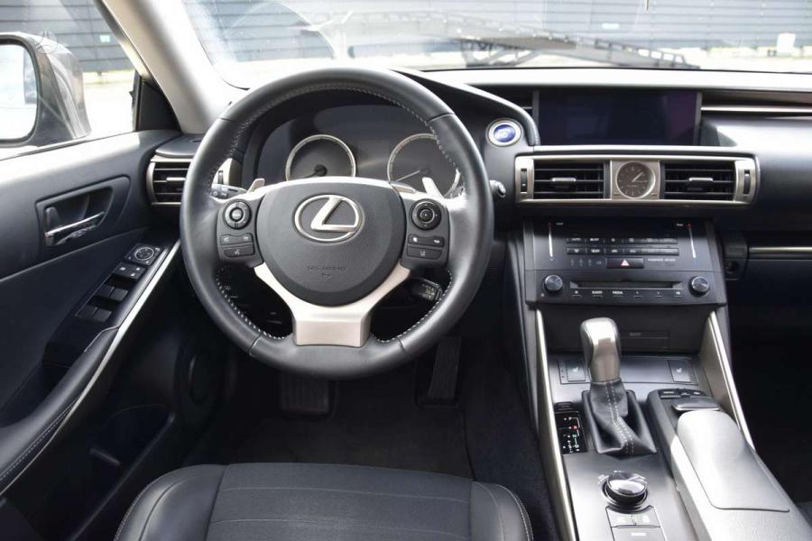 Grey Lexus LS 300h 2013 in Vilnius, with an engine capacity of 2.50 L and mileage of 225 thousand km for 12999 €, photo 22 on AUTOMOTO.COM.LV