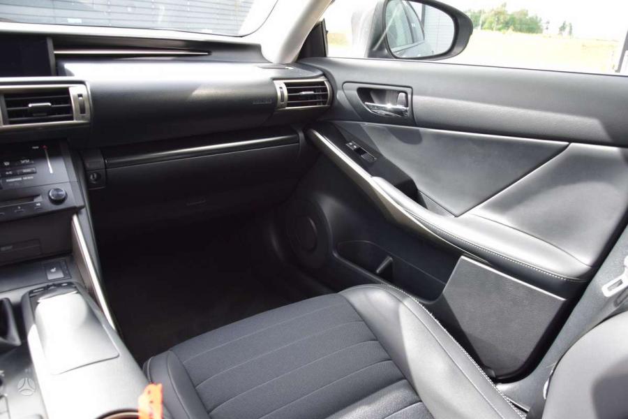 Grey Lexus LS 300h 2013 in Vilnius, with an engine capacity of 2.50 L and mileage of 225 thousand km for 12999 €, photo 23 on AUTOMOTO.COM.LV
