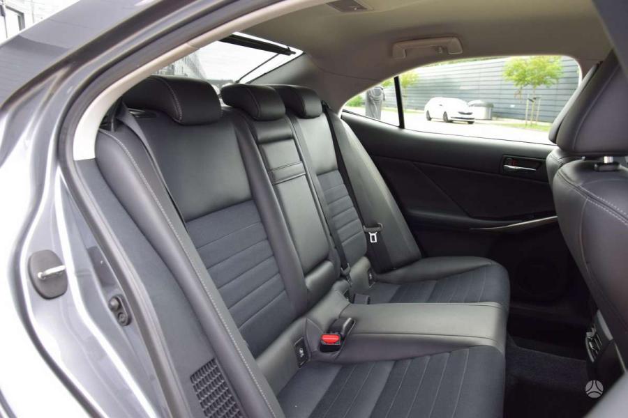 Grey Lexus LS 300h 2013 in Vilnius, with an engine capacity of 2.50 L and mileage of 225 thousand km for 12999 €, photo 25 on AUTOMOTO.COM.LV